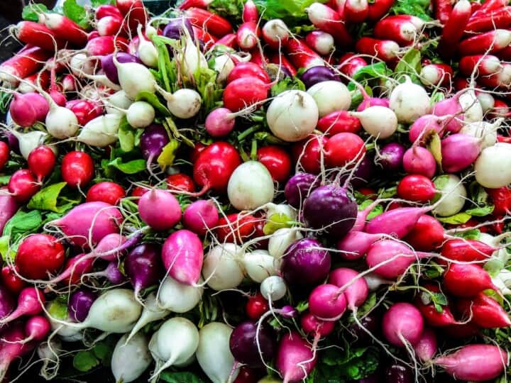 Radish vs Turnip: What’s the Difference? Flavor, Uses & Nutrition ...