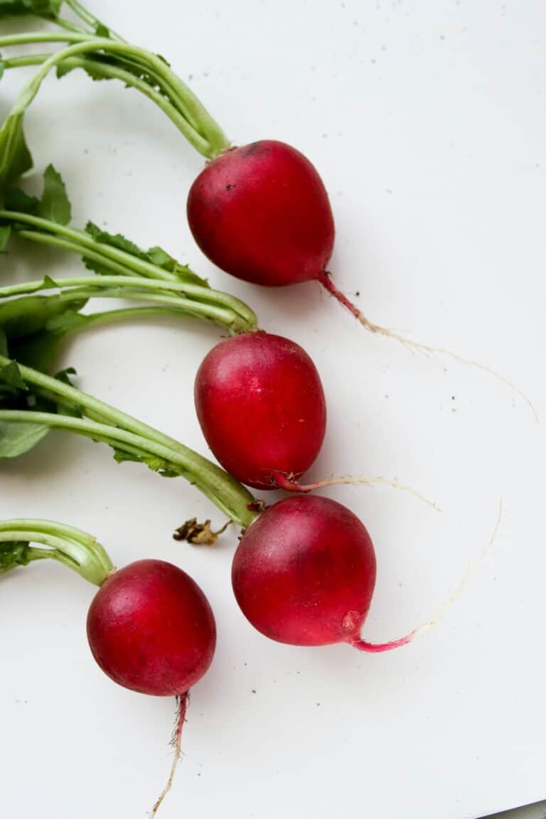 Radish vs Turnip: What’s the Difference? Flavor, Uses & Nutrition ...